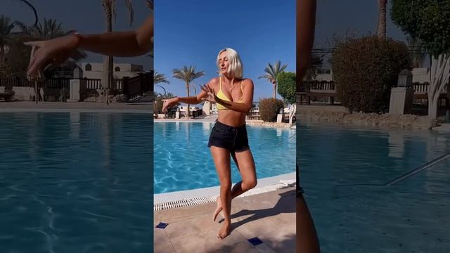 dancing in the pool💛