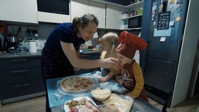 Готовим пиццу с  детьми.