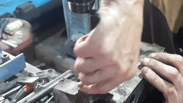 Ввертыш под болт в ГБЦ КаМАЗ 740