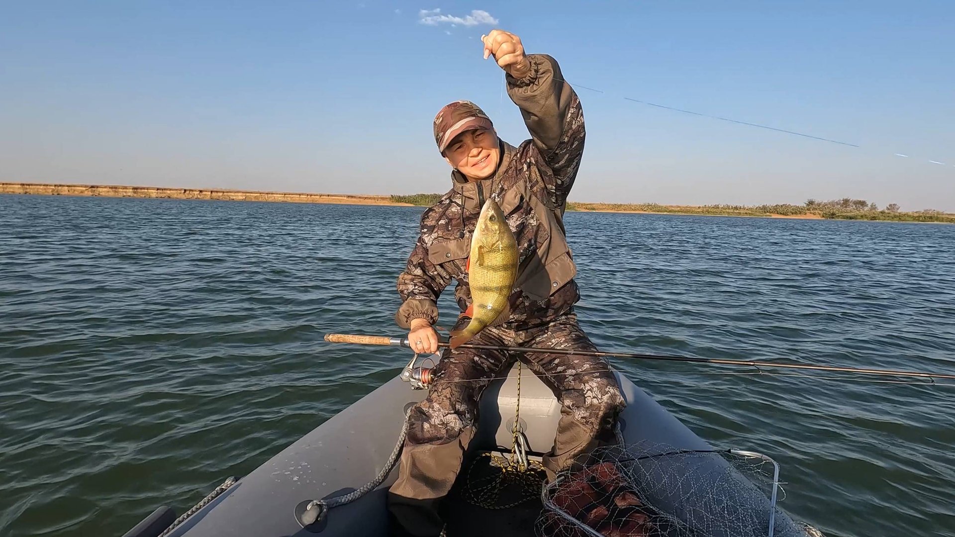 ОГРОМНЫЕ ОКУНИ НО ОЗЕРЕ МАНЫЧ