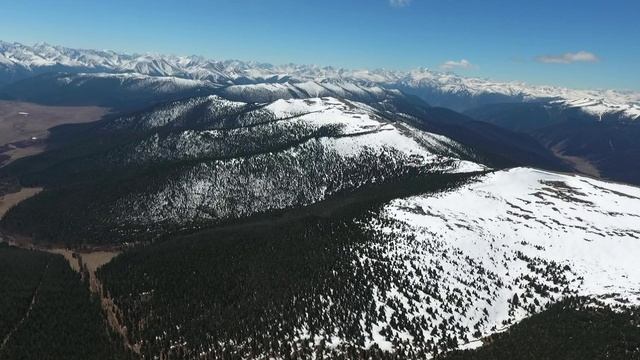 Весна в Алтайских горах. Ретранслятор у Белого Бома. Перевал Ачик. Вид на Белуху, май 2022г.
