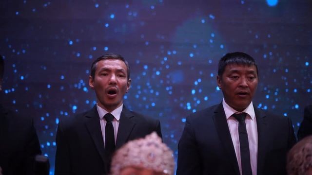 Муз. А.Новикова, сл. Г.Рублёва «Ариозо матери». Исполняет Майинский народный хор им.Н.Н.Васильевой.