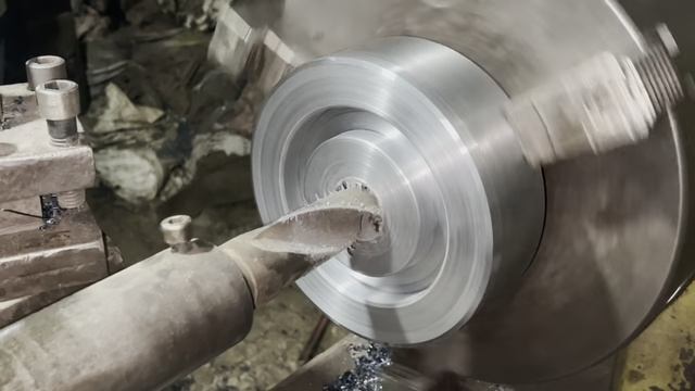 Этот Старик из Индии - специалист по изготовлению цилиндрических зубчатых колёс