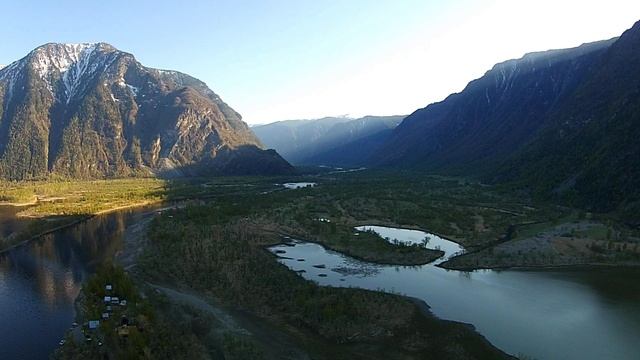 Весна в Алтайских горах. Устье реки  Чулышман,  южный берег Телецкого озера.