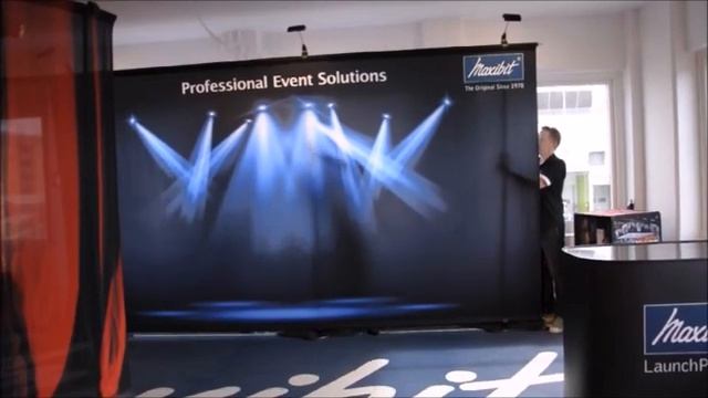 Телескопические вертикали для пресс-вола Stage. Монтаж графики.