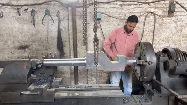 Мы разрезали коленчатый вал круизного лайнера на куски и сделали гигантский коленчатый вал для......