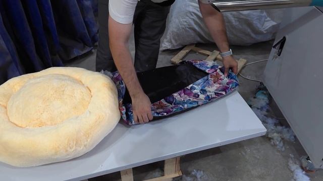Набивка подушек _ Набивочная машина для шкурки игрушек _ набивка лежанок для собак синтепоном.
