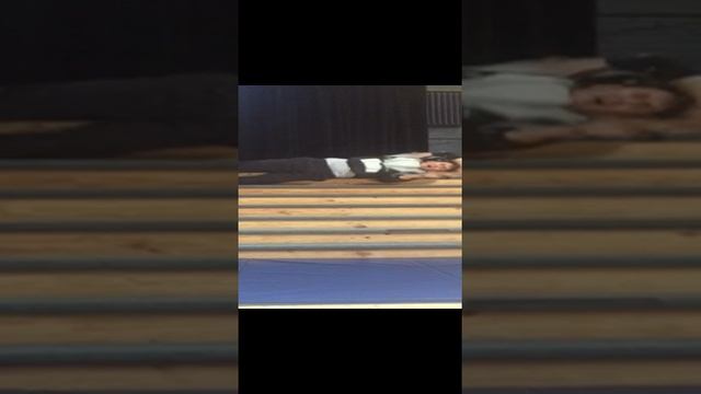 Своего рода полёт, на лестничном пролёте.