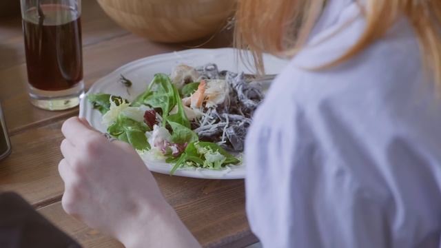 3251915-uhd_3840_2160_25fps