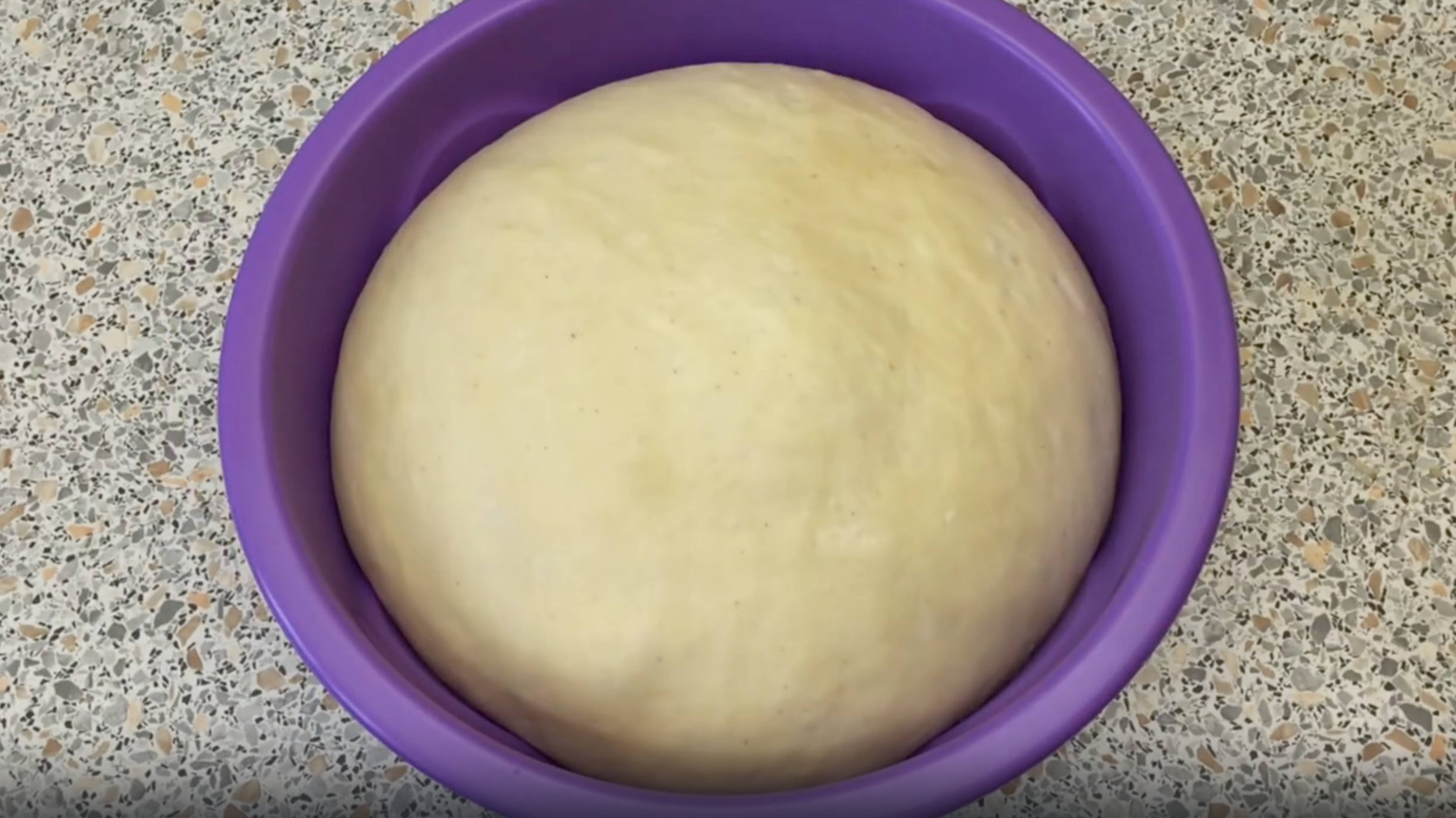 Вкуснейшее тесто на густой закваске 50% влажности.  Получился картофельный пирог с сыром и батончик