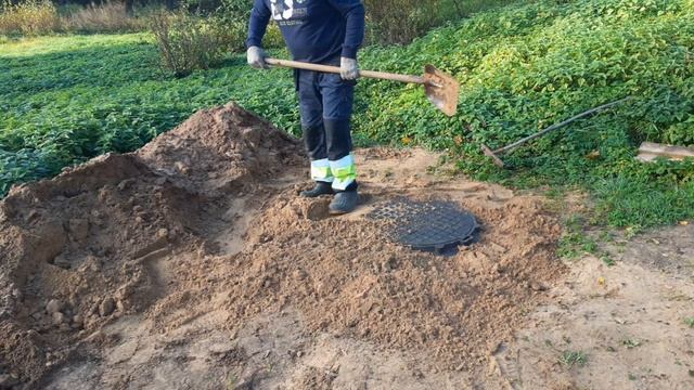 Использование лишнего песка.