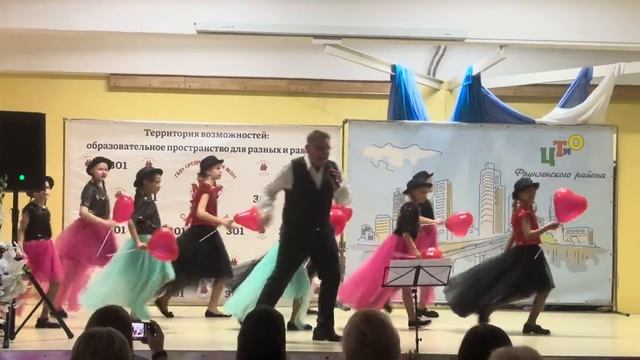 Необычное поздравление  С ДНЕМ УЧИТЕЛЯ! Песня, живое исполнение