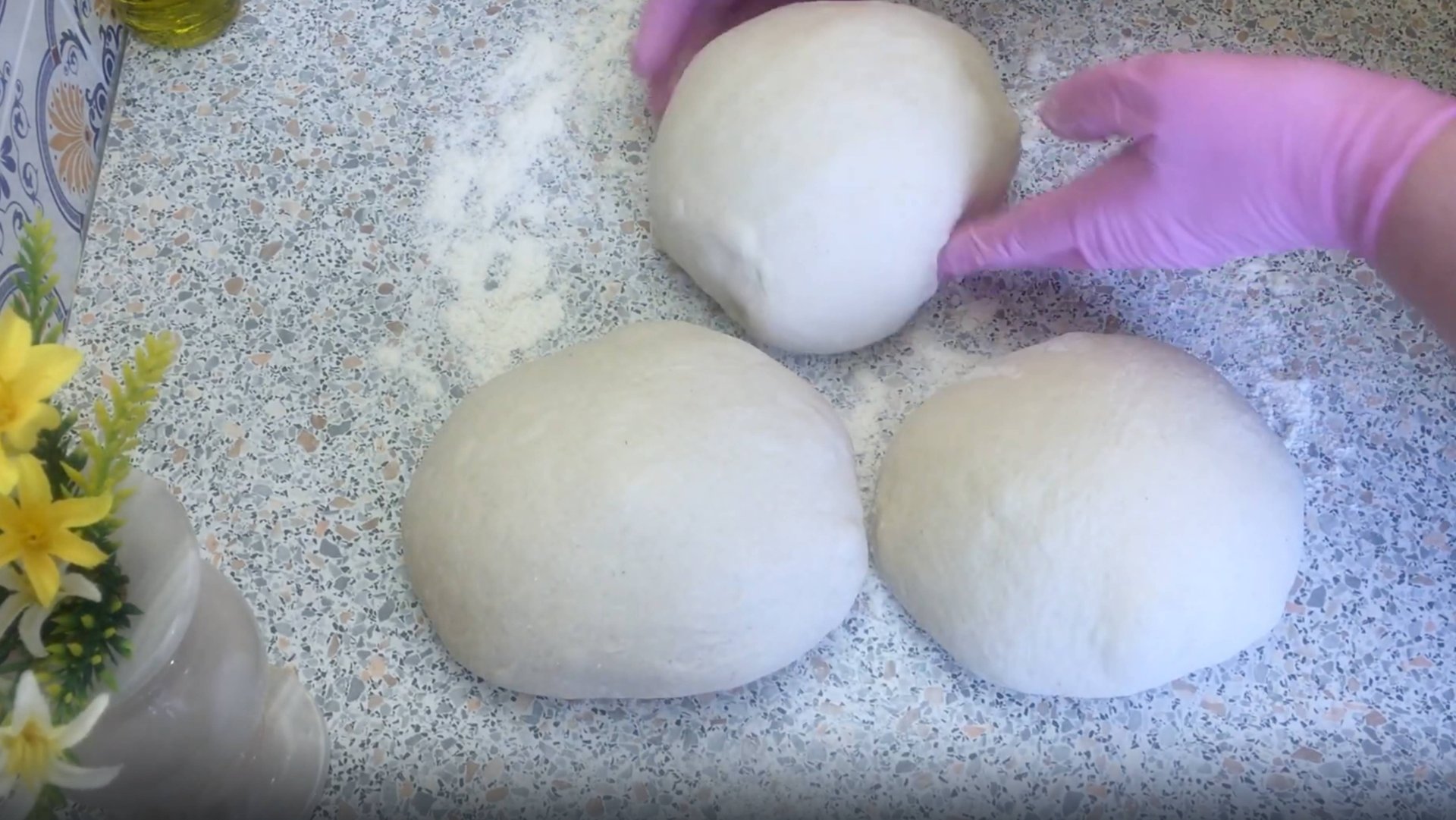 Универсальное тесто на закваске.  Пеку из этого теста хлеб и пиццу