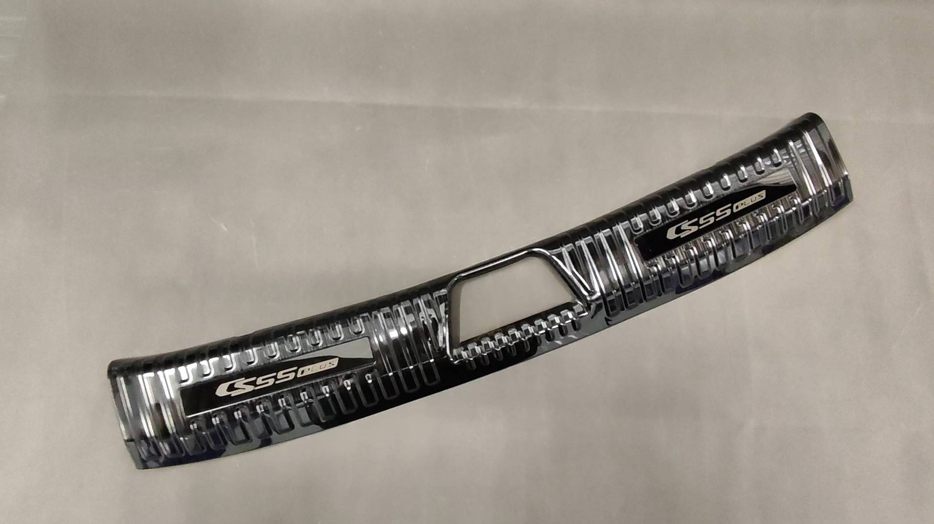 Накладка на порог багажника для Changan cs55plus (черный титан, черный логотип)