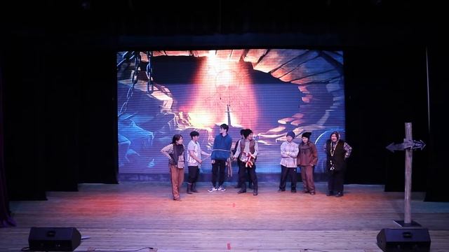 Майатааҕы Эдэр көрөөччү народнай театра. "Сарсыҥҥылаах күлүүс күүс"