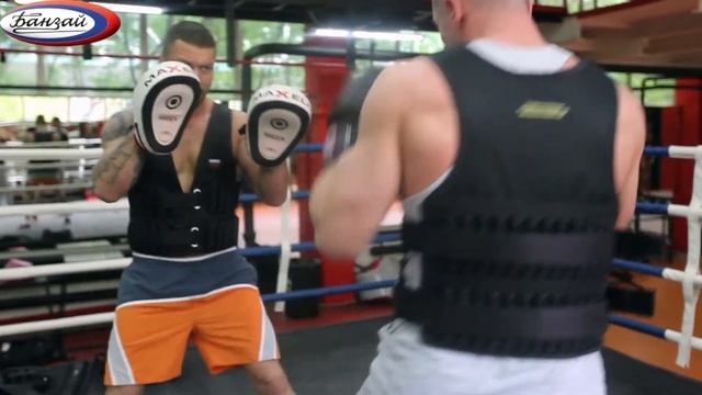 Тренировки в жилетах утяжелителях и с утяжелителями для рук  в боксе