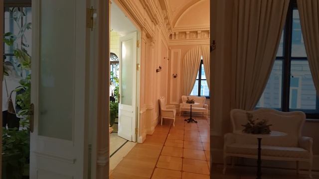 Танцевальный зал в особняке промышленника И.К. Мясникова