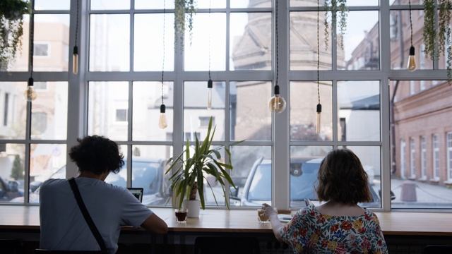 4828606-uhd_4096_2160_25fps