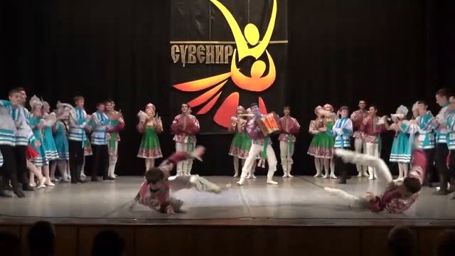 Танцуют все