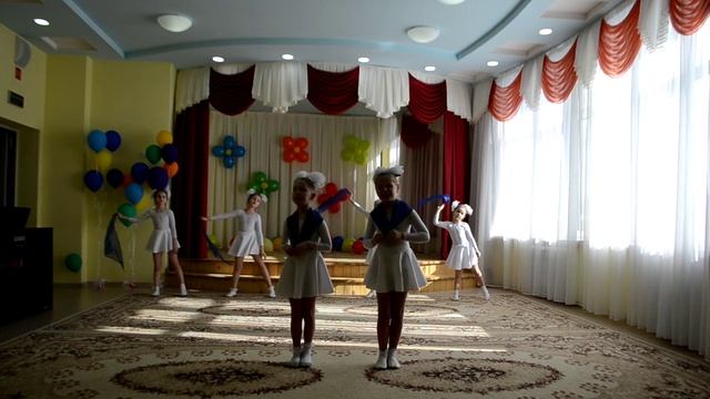 Песня "Синий платочек". Подготовительная группа.
Музыкальный руководитель Пантелеева Е. А.