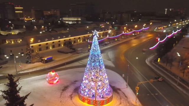 Новогодние искусственные елки