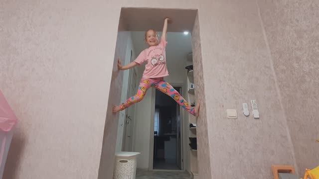 Алина - человек-паук!