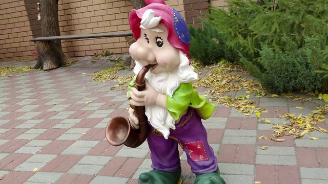 Челябинск. Золотая осень. Горсад им. А.С.Пушкина. фонтан на р.Миасс.  08.10.2024г.