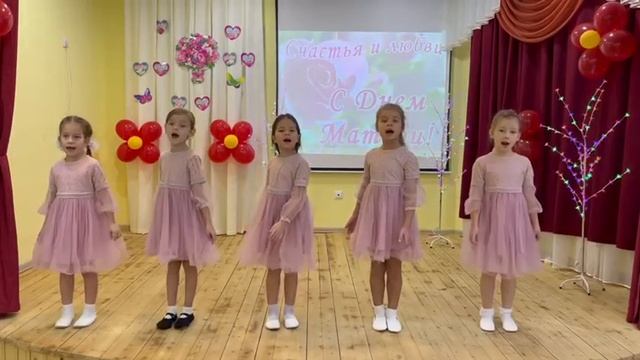 Песня "Для вас". Подготовительная группа.
Музыкальный руководитель Пантелеева Е.А.