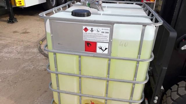 Доставка дизельного топлива Евро 5 в упаковке и топливозаправщиком по Москве и Московской области