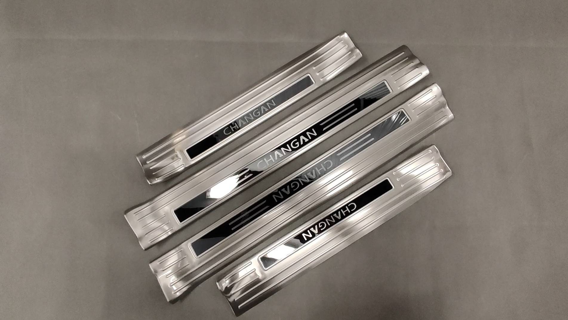 Накладки на внутренний порог (серебро) для Changan HUNTER plus