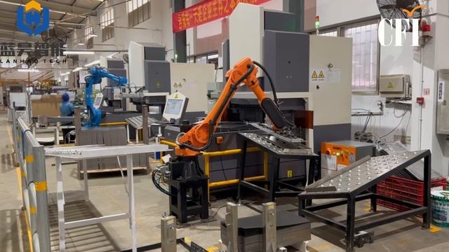 Автоматизация производства на примере панелегиба Lanhao с роботом-манипулятором