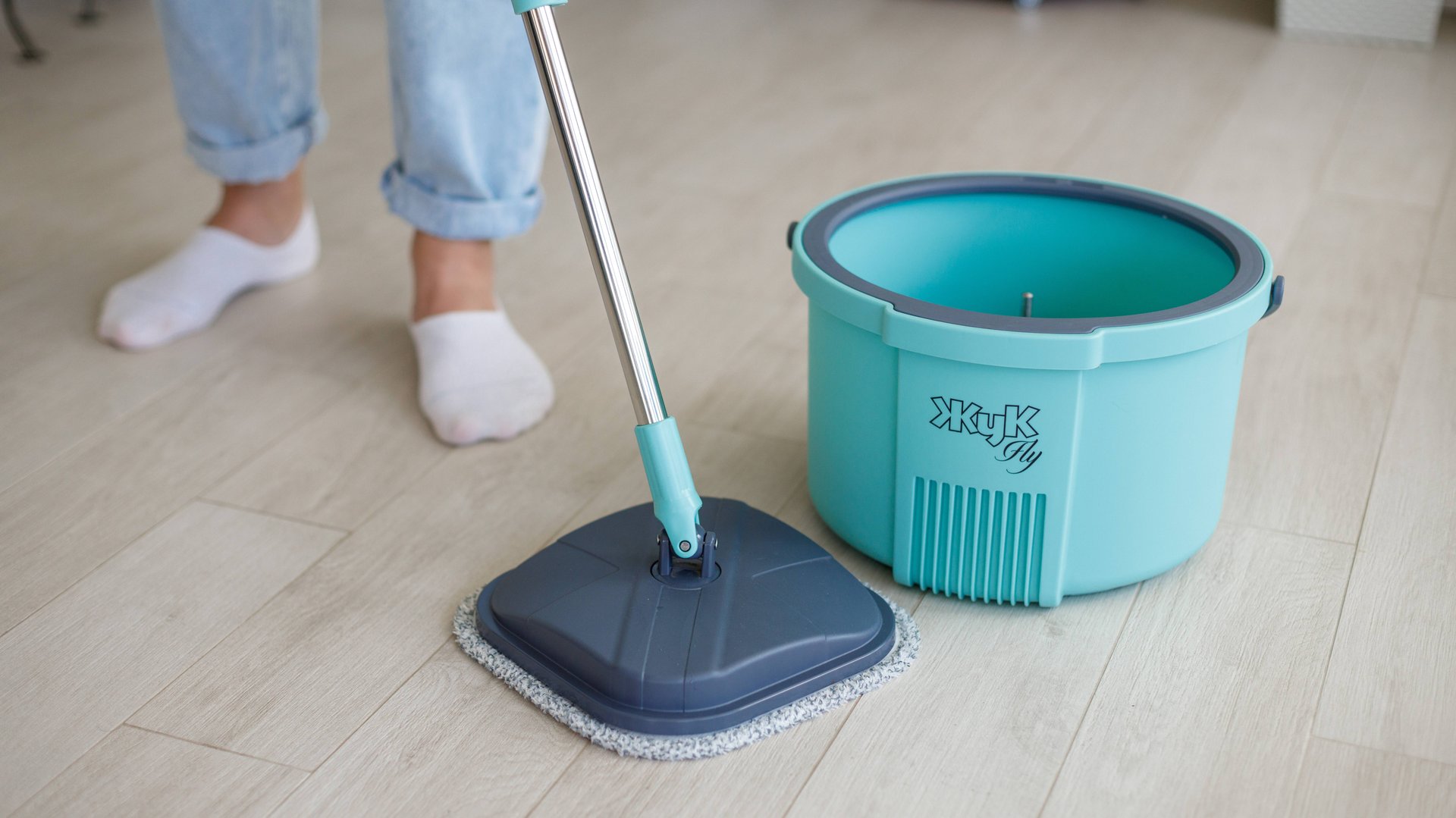 Швабра с отжимом и двойным ведром Жук Fly 5 л