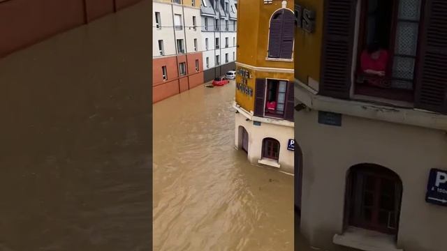 Наводнение во Франции в Куломье уровень воды выше чем в 2016