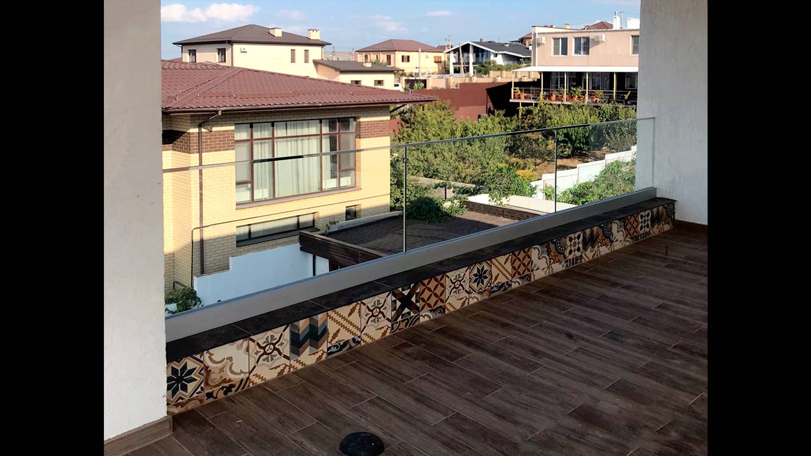 Стеклянное ограждение террасы