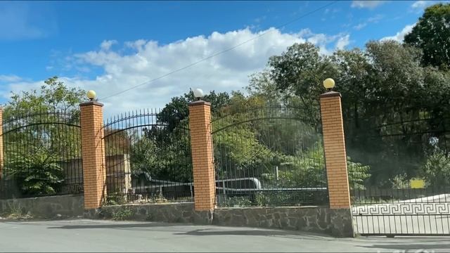 Ливадия пгт. По Виноградной ул., вниз, на пляж •Дельфин•. 03 октября 2024. Крым. Livadia. Yalta.