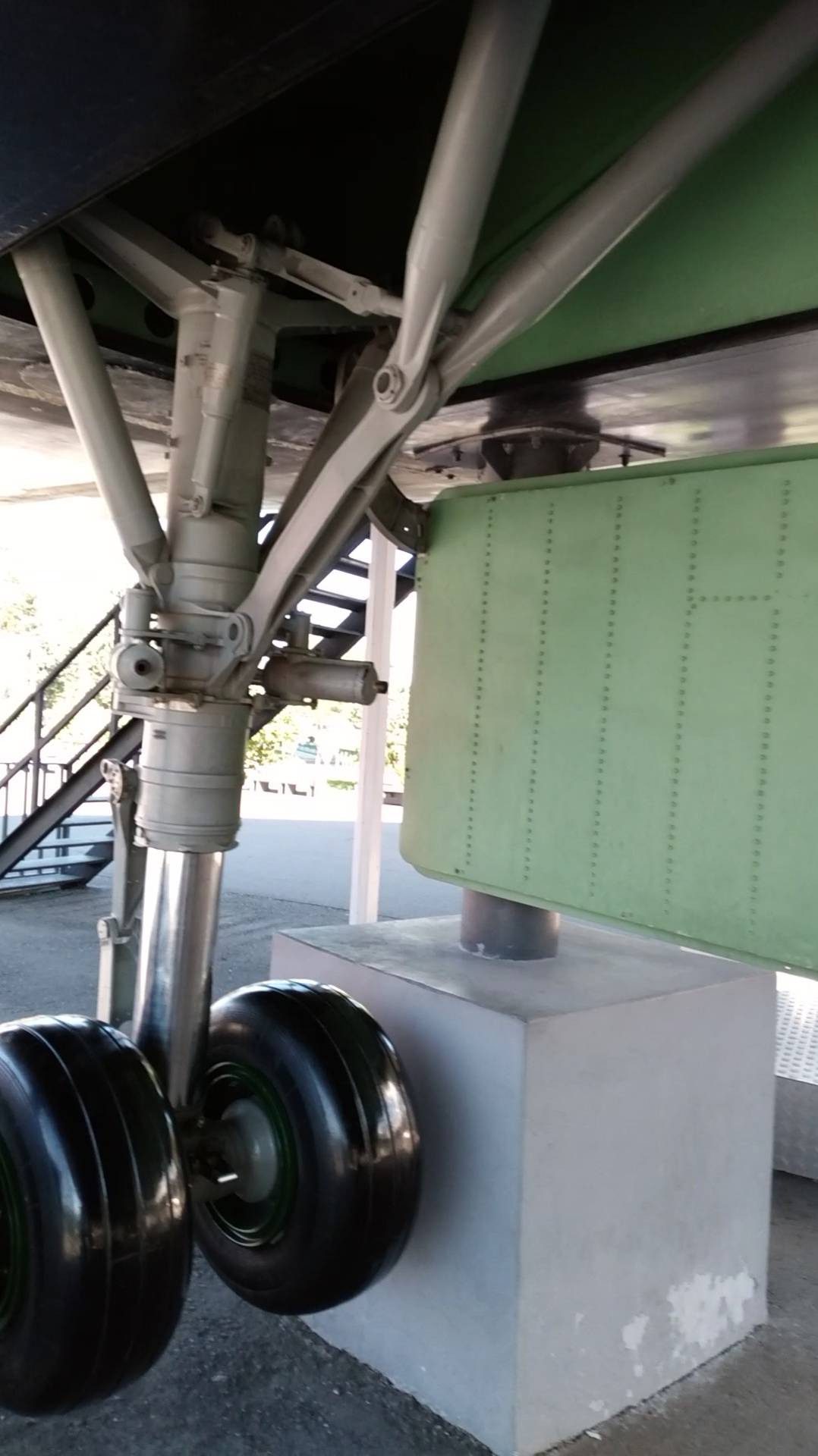 Место куда убирается шасси на "Буране"