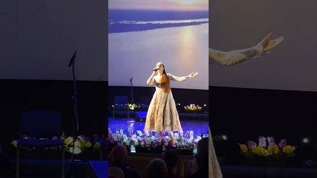 Алена Петровская. "Течет река Волга"