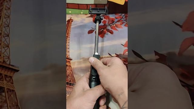 Монопод с магазина Фикс Прайс. Цена 230р.