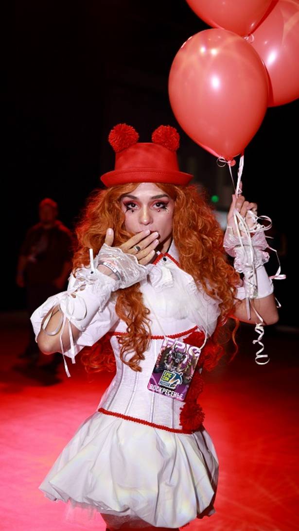 Очаровательный косплей Пеннивайз на Epic Con Russia 2024.