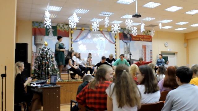 МБОУ "Дрезненская СОШ №1" Новогодний музыкальный батл между старшеклассниками и учителями