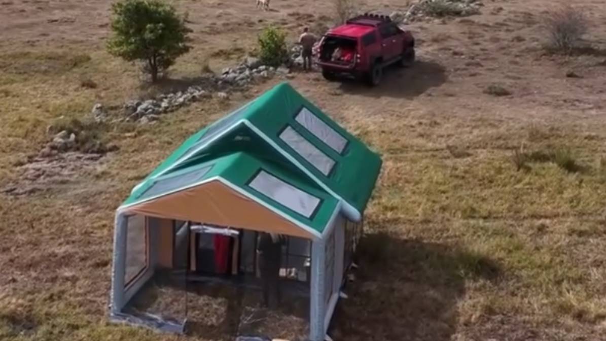 КЕМПИНГ ПОД ДОЖДЕМ С НАШЕЙ НОВОЙ НАДУВНОЙ ПАЛАТКОЙ