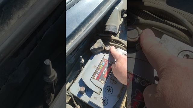 Правильная последовательность установки АКБ в автомобиль