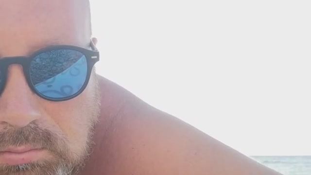 Тайган кормим львов