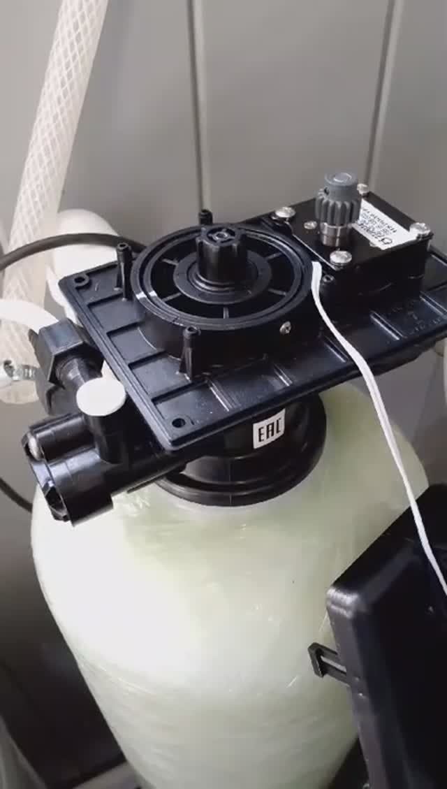 Вода из клапана ранксин текла по солевой линии без остановки.