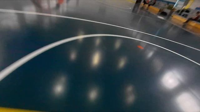 Летаем за городом. На 5ке в зале.