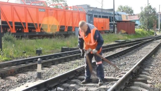 Железнодорожные профессии  Электромеханик СЦБ