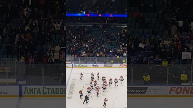 ХК "Авангард" благодарит своих болельщиков в СПб за поддержку.