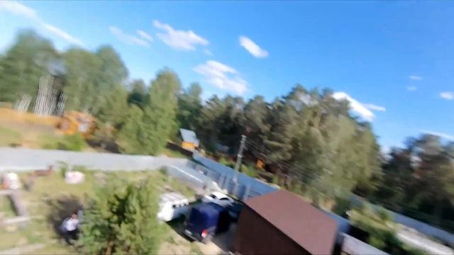 Летаем над поселком.