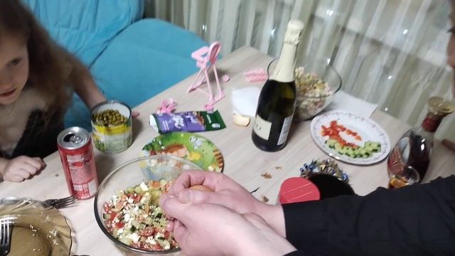 Вылупляется из яйца. Чудо фокус