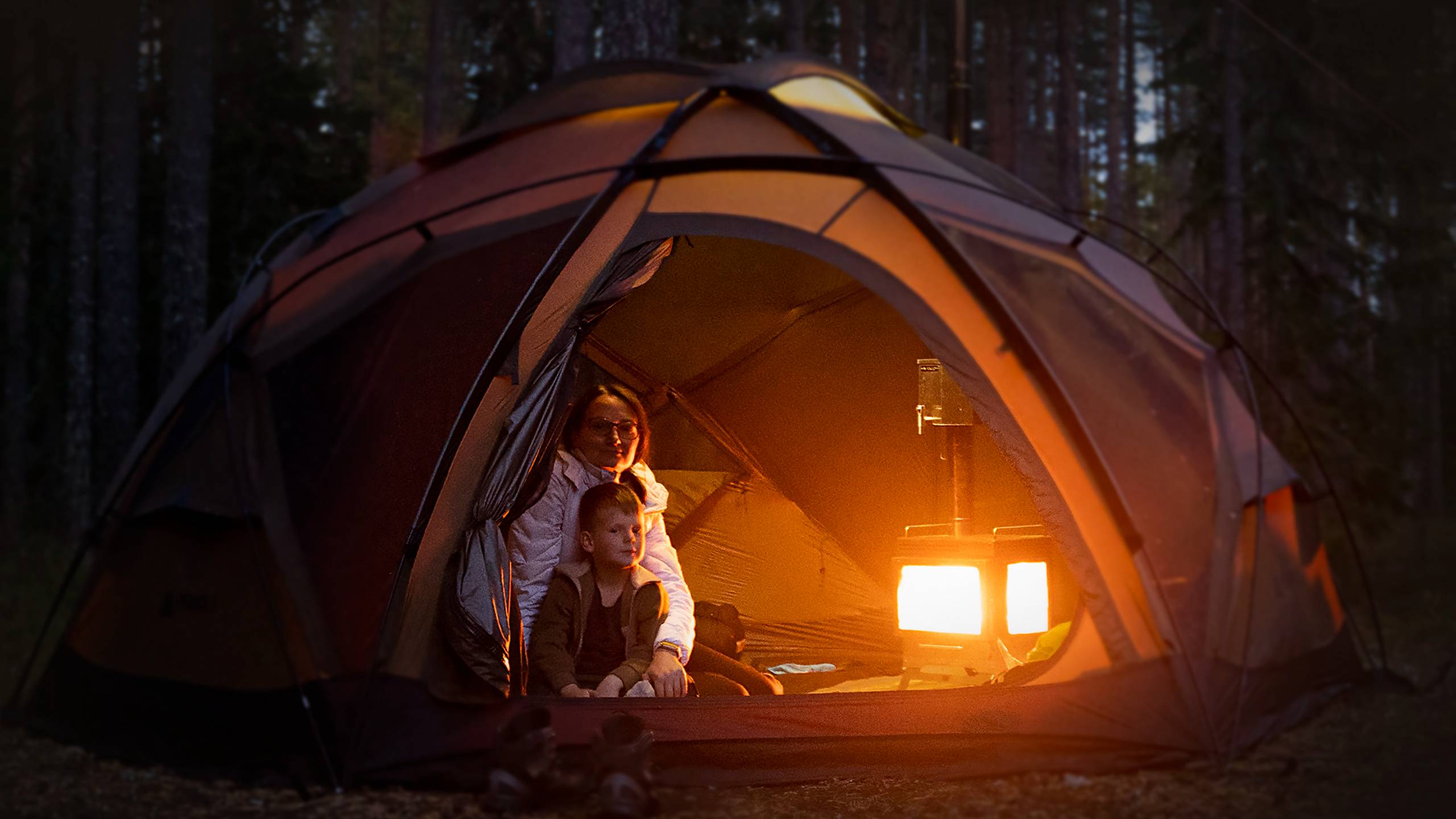 КАК МЫ В УЮТНОМ ЛАГЕРЕ У РУЧЬЯ, В ПАЛАТКЕ С ПЕЧКОЙ ОТДЫХАЕМ